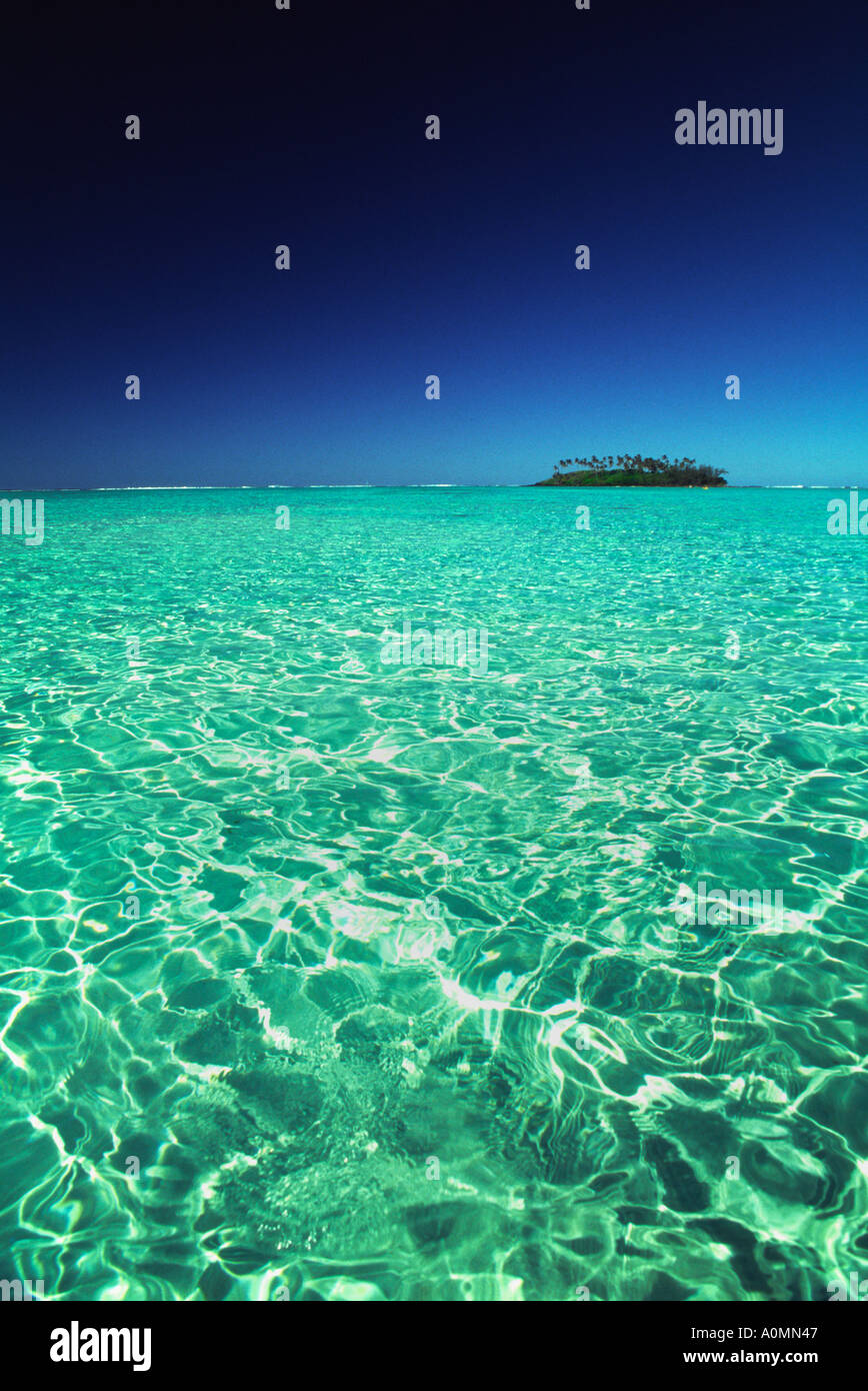 Lagoon and motu cook islands hi-res stock photography and images - Alamy