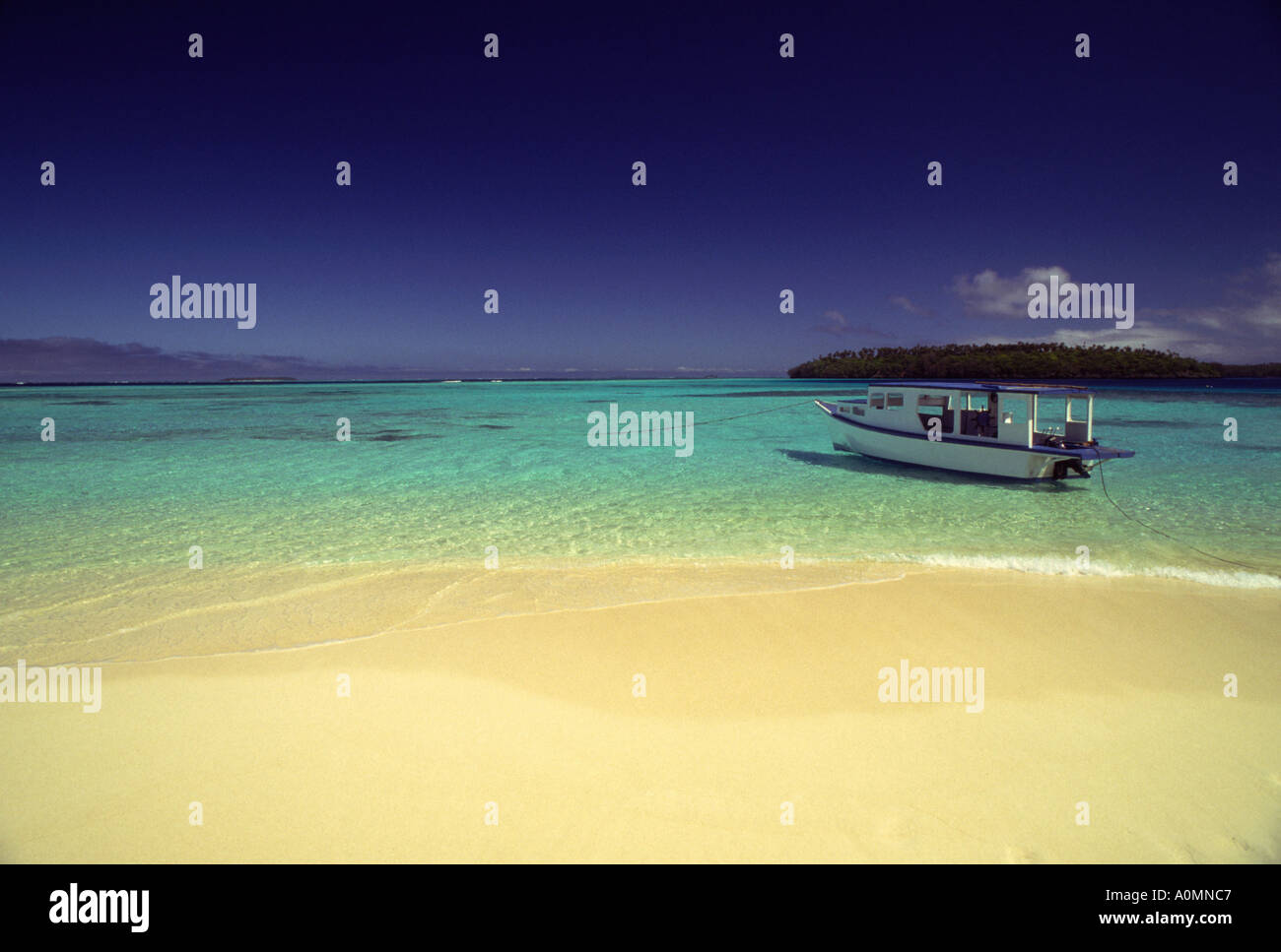 Tonga boat hi-res stock photography and images - Alamy