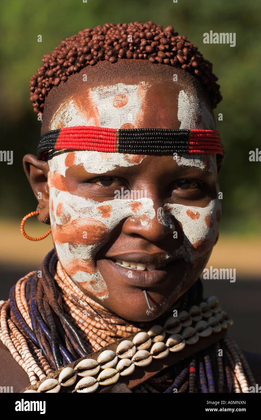ETHIOPIA Mago National Park Karo woman Stock Photo - Alamy