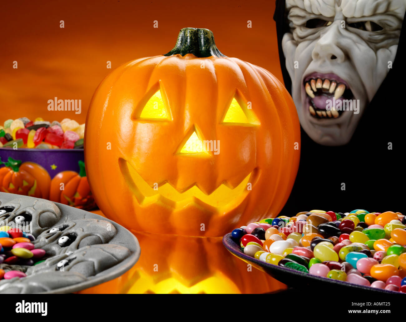 Halloween decorations halloween party lighting hi-res stock photography ...
