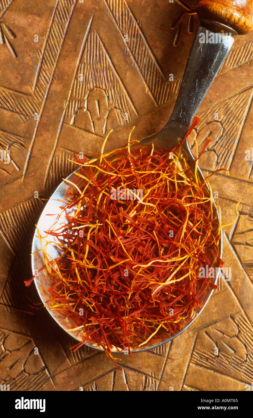 Saffron on spoon Stock Photo - Alamy