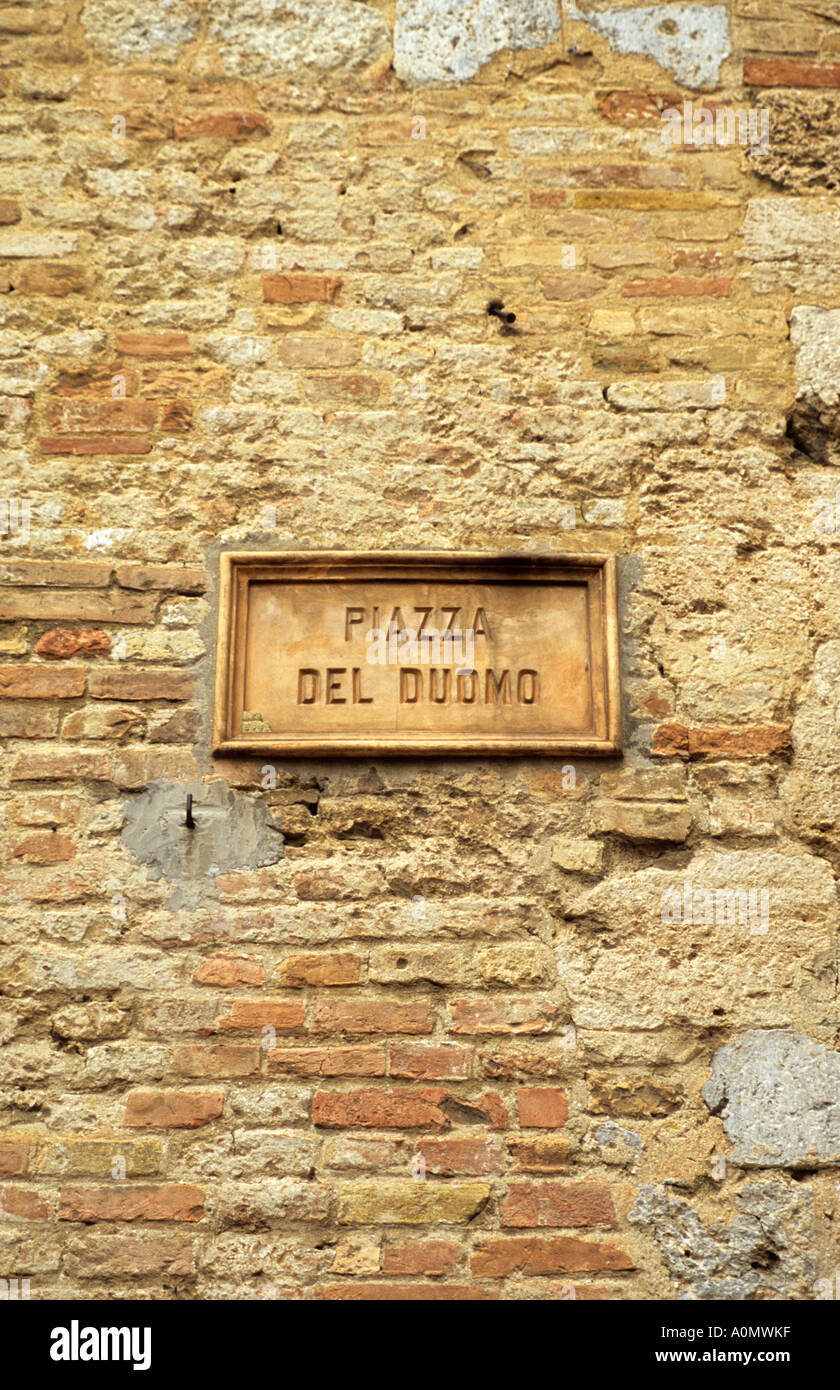 Street name sign piazza hi-res stock photography and images - Alamy