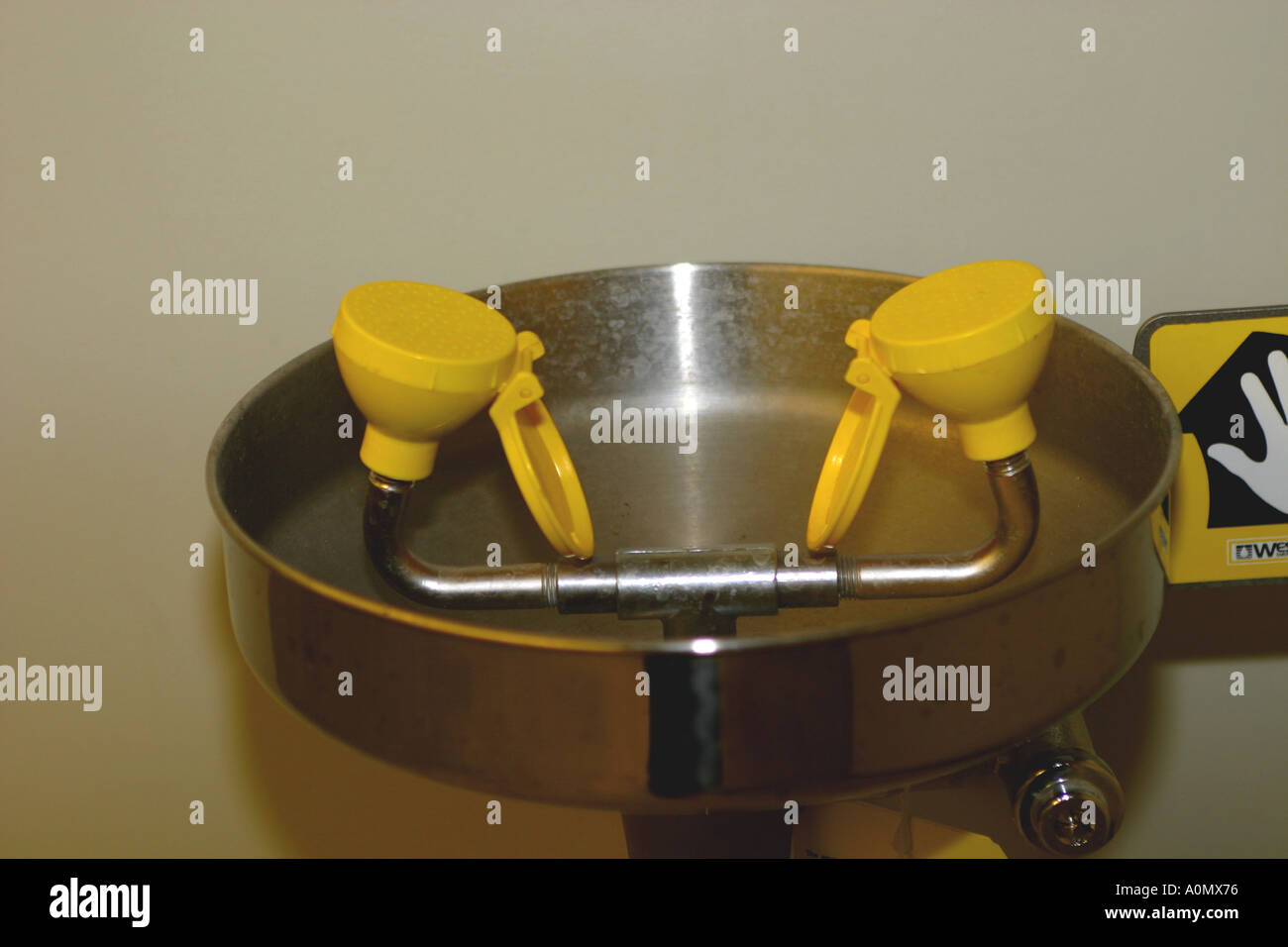 Eye wash hi-res stock photography and images - Alamy