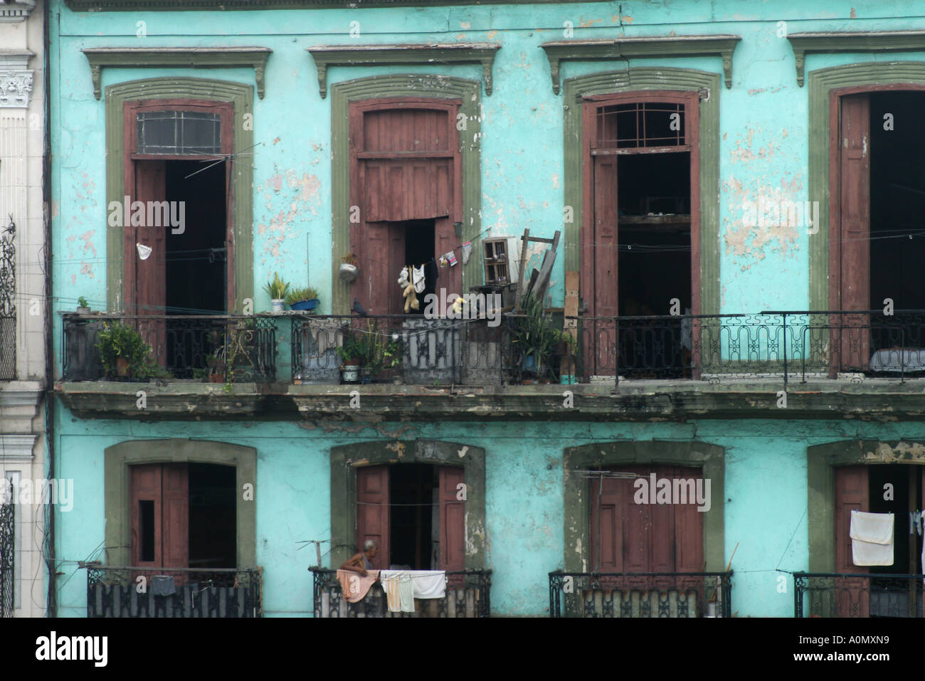 Traditional Cuban colonial building, Havana, Cuba Stock Photo - Alamy