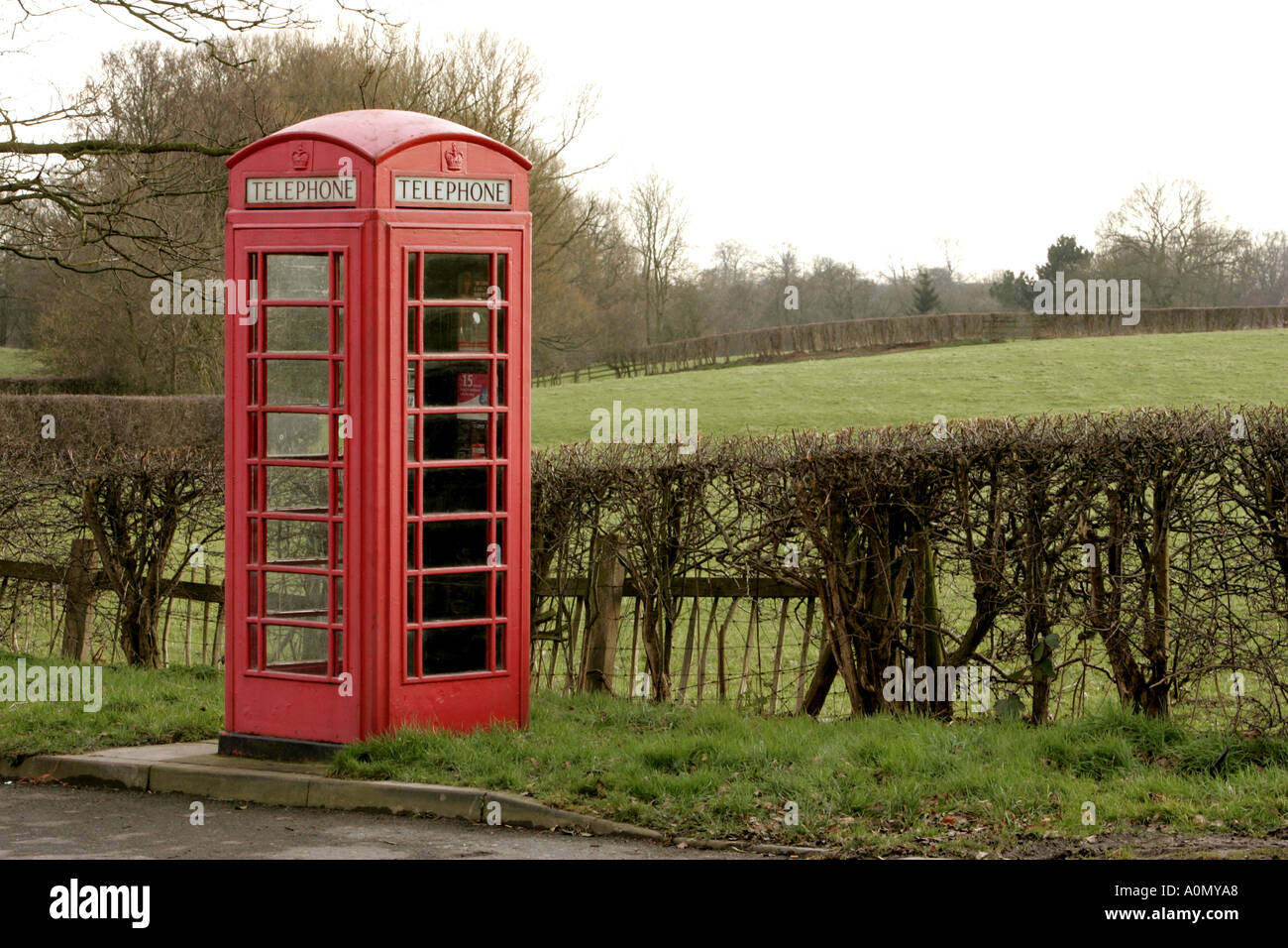 Box link fencing hi-res stock photography and images - Alamy