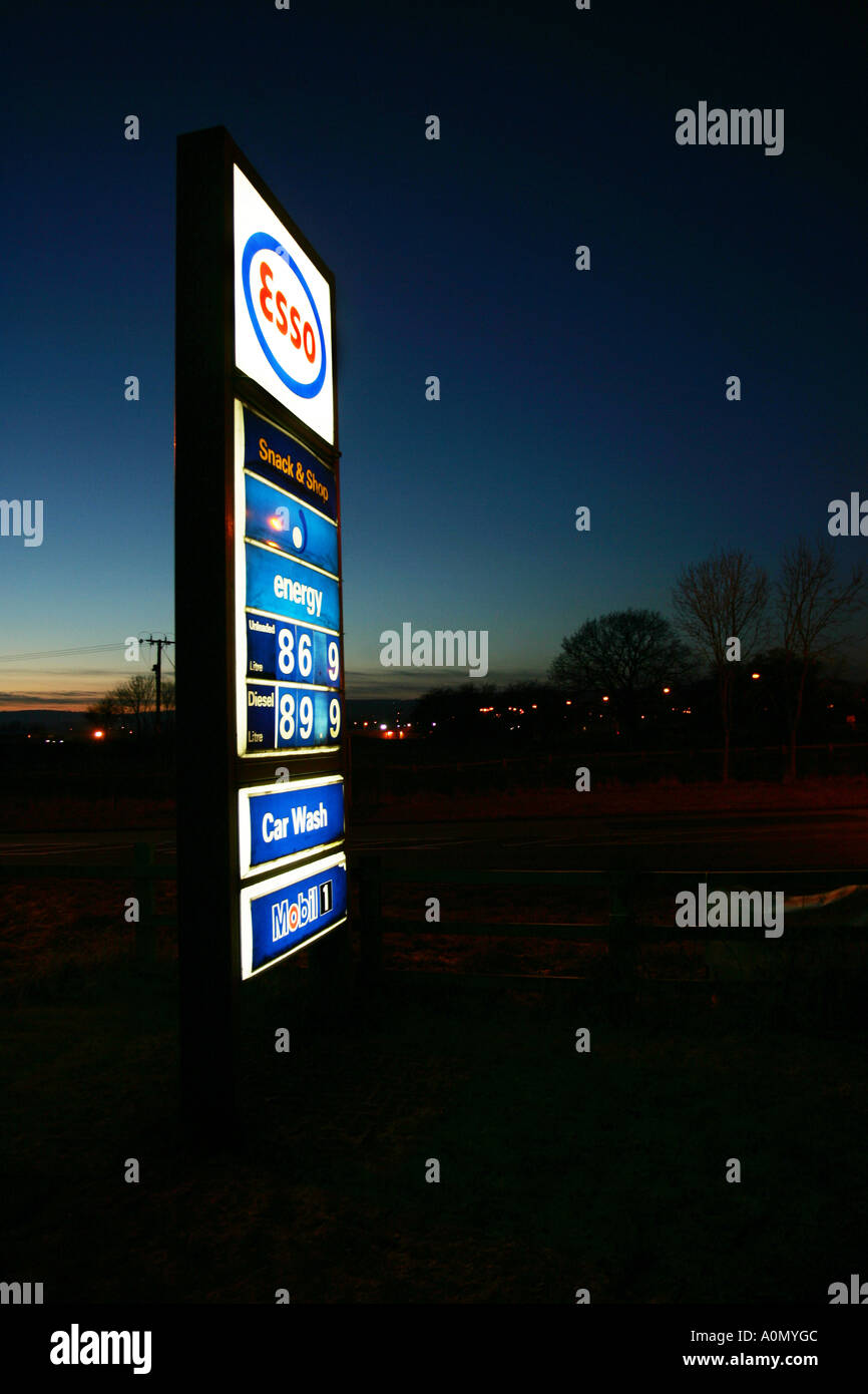 Red white and blue gas station sign hi-res stock photography and images ...