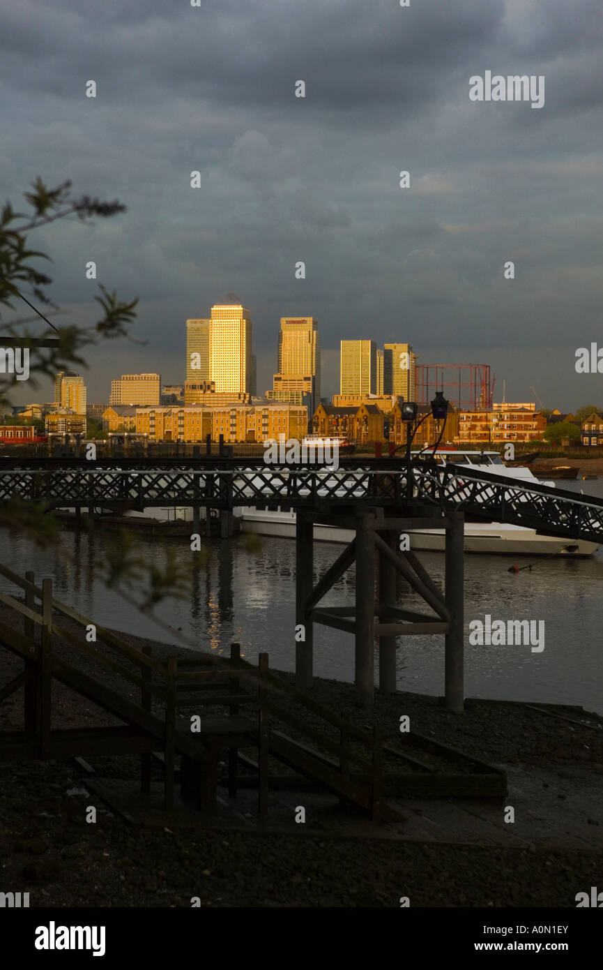 Wapping wharf development hi-res stock photography and images - Alamy