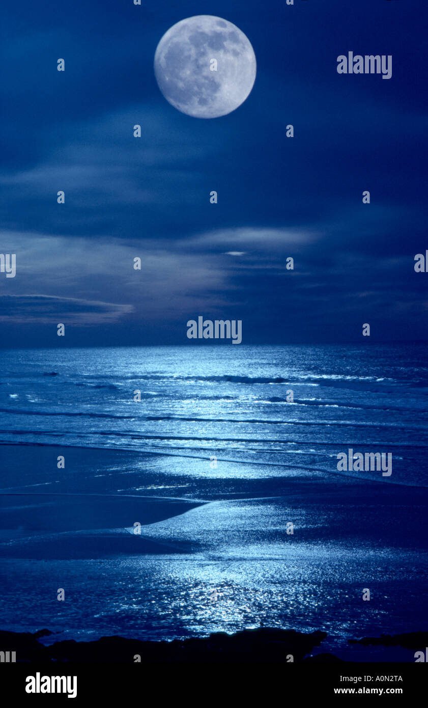 Moonlight reflecting on sea hi-res stock photography and images - Alamy
