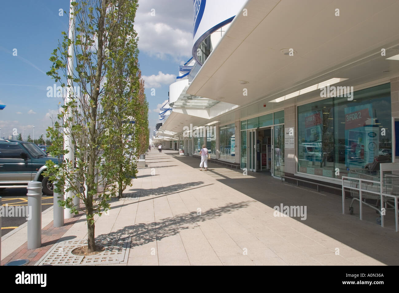 Gallions reach shopping park hi-res stock photography and images - Alamy