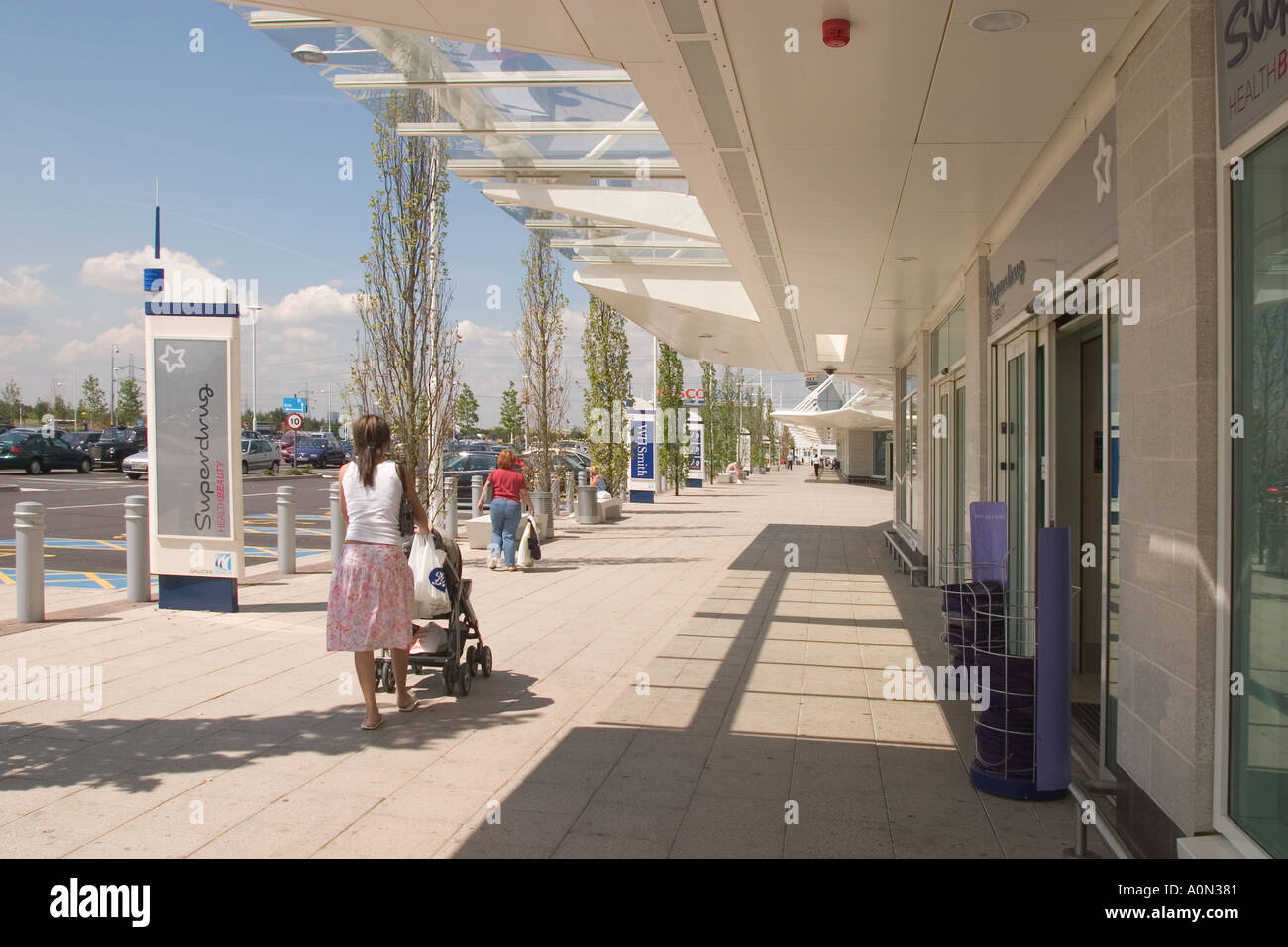 Beckton retail park hi-res stock photography and images - Alamy