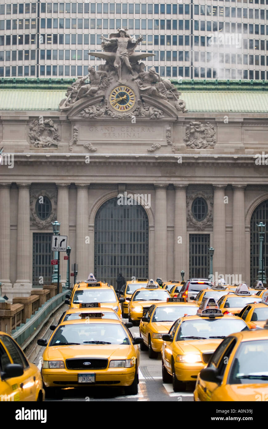 Yellow taxi cabs infront of Grand Central Station Midtown Manhattan New ...