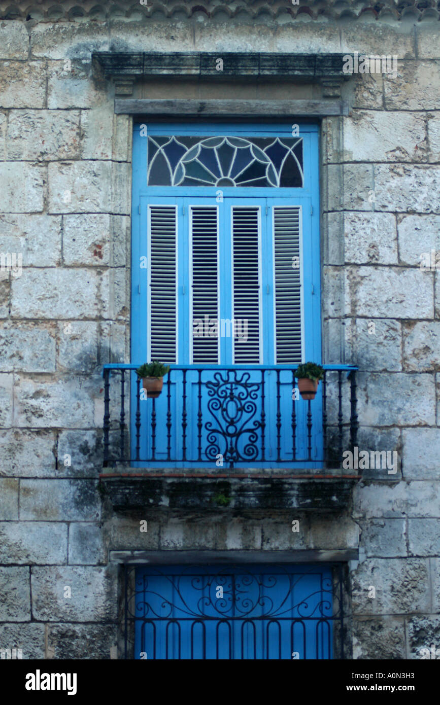 Balcony of colonial building, Havana, Cuba Stock Photo - Alamy