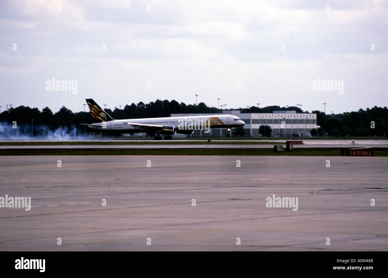 ATA Boeing 757 landing at MCO Orlando Fl Stock Photo - Alamy
