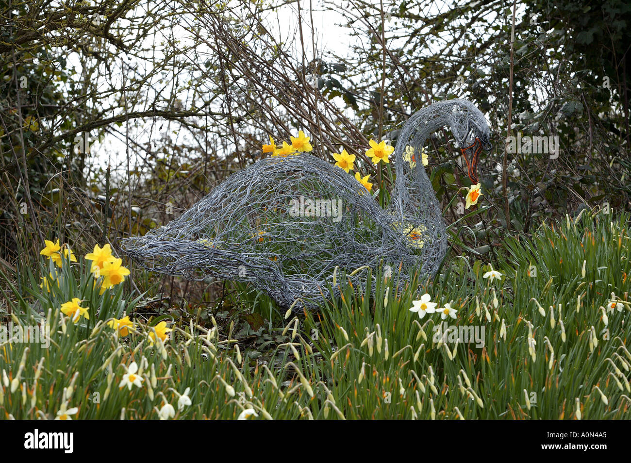 Wire sculpture bird hi-res stock photography and images - Alamy