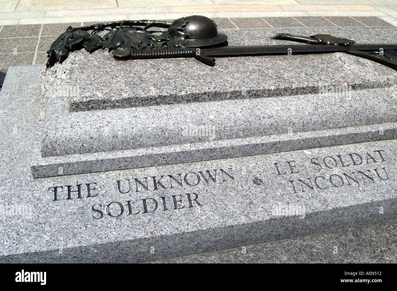 Tomb of the unknown soldier canada hi-res stock photography and images ...