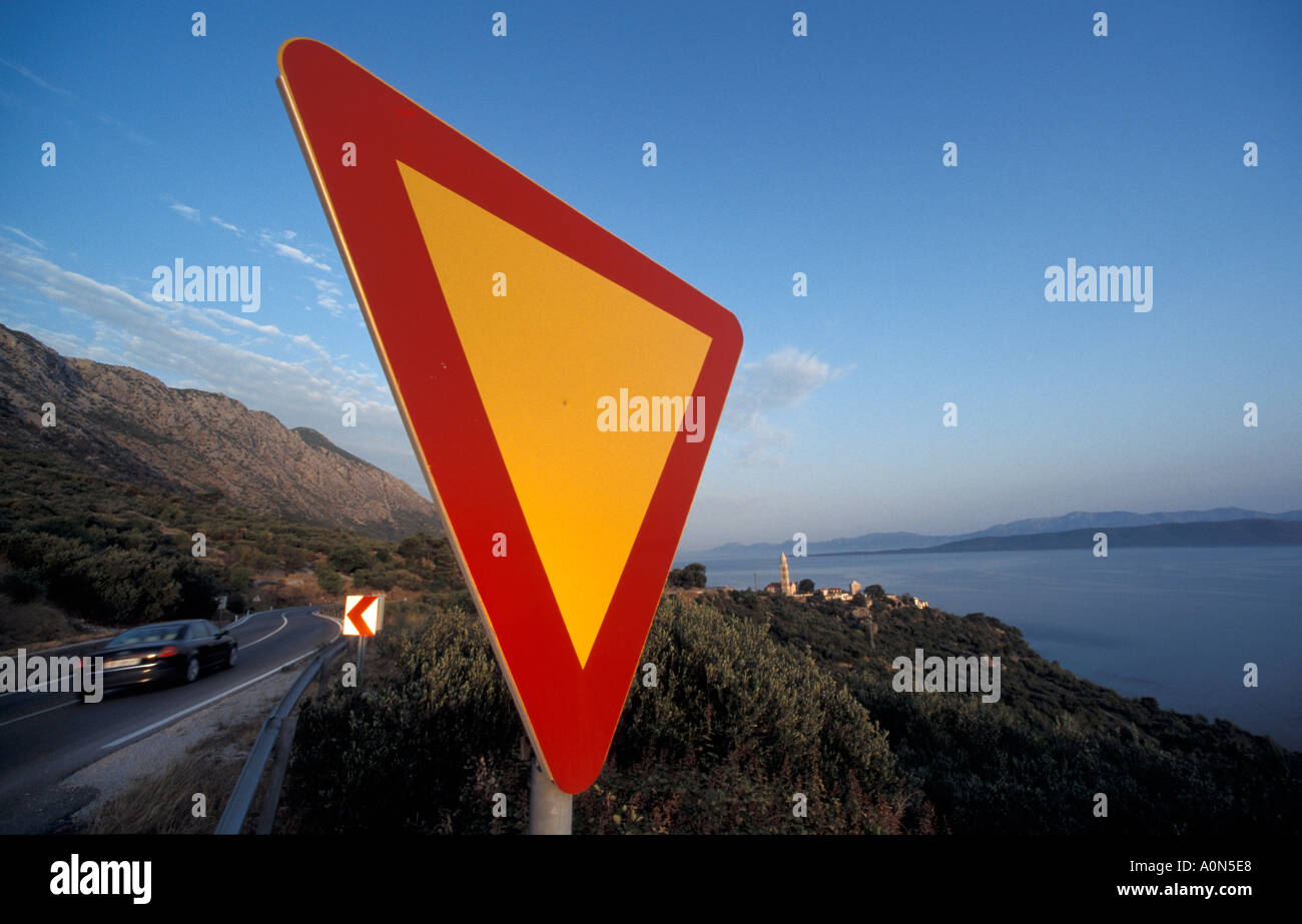 Prioritise symbol traffic sign hi-res stock photography and images - Alamy