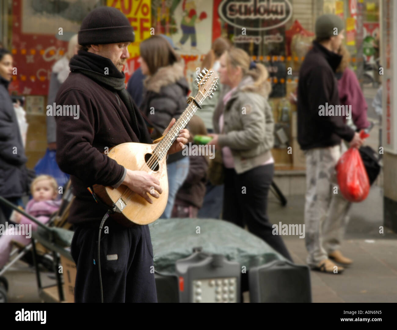 Busker in oxford hi-res stock photography and images - Alamy