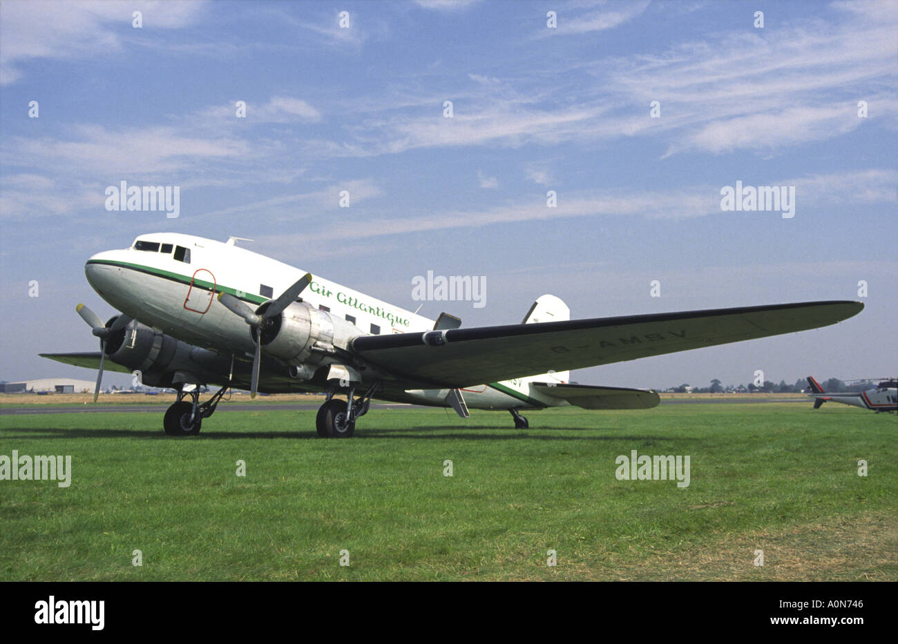 Douglas dc3 dakota hi-res stock photography and images - Alamy