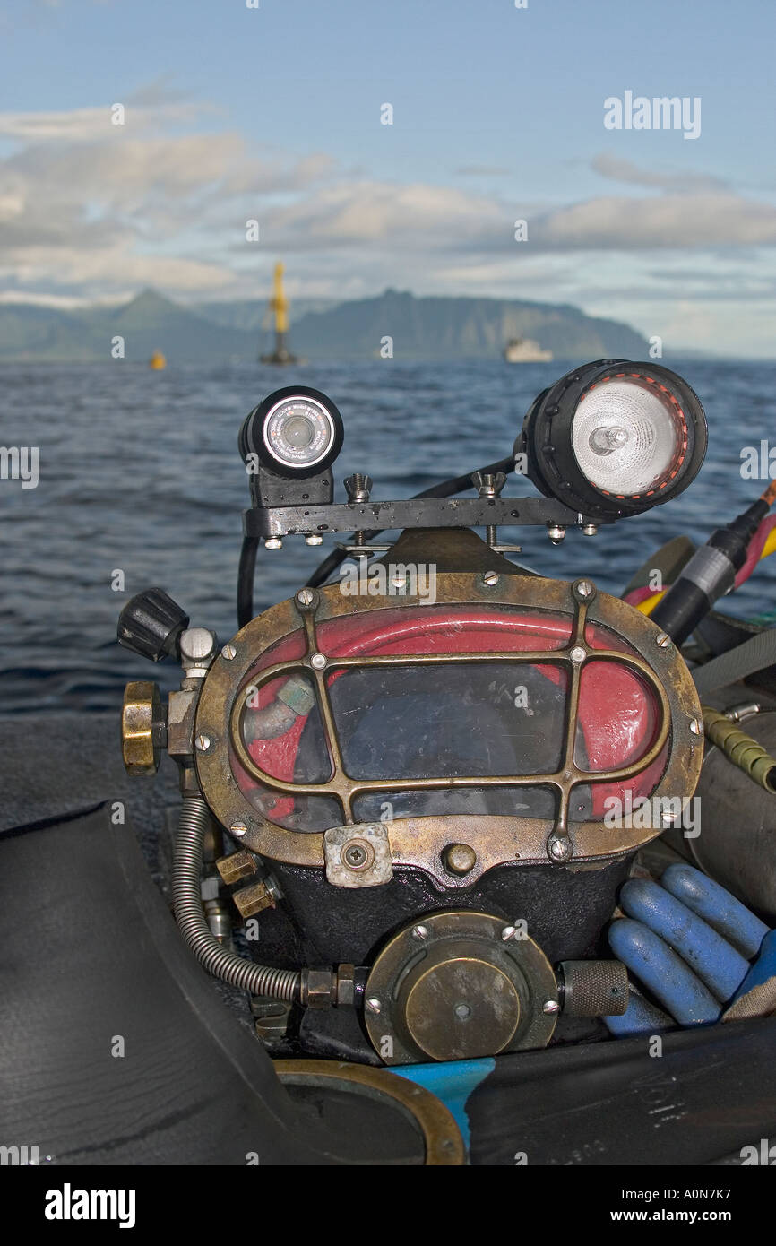 Hard hat diving hi-res stock photography and images - Alamy