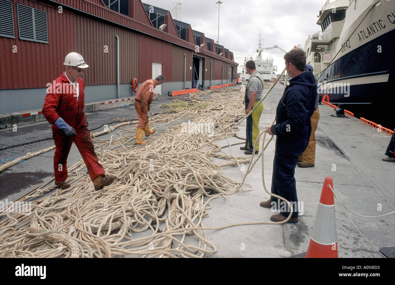Dock workers busy port hi-res stock photography and images - Alamy