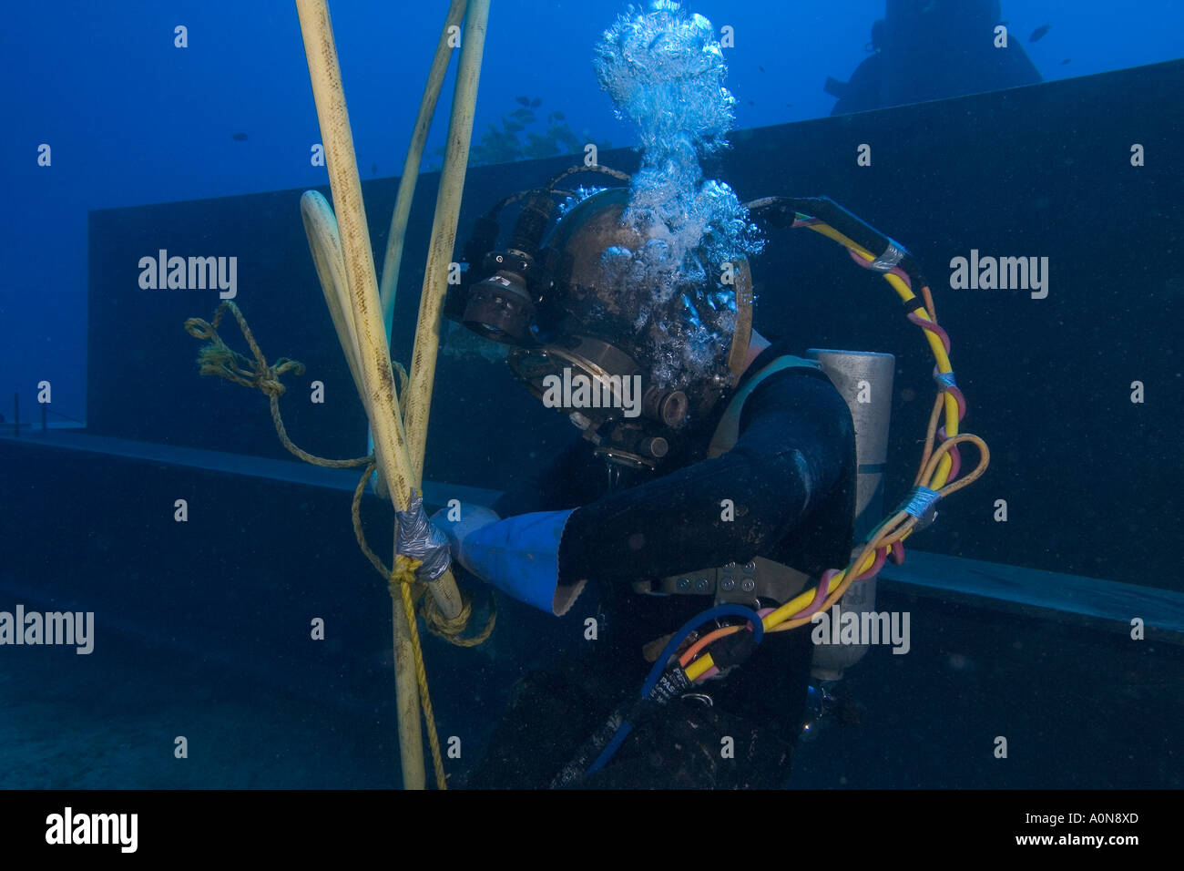 Hard hat diver hi-res stock photography and images - Alamy