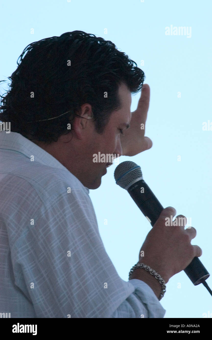 Country music recording artist Tracy Byrd in concert at the Kentucky ...