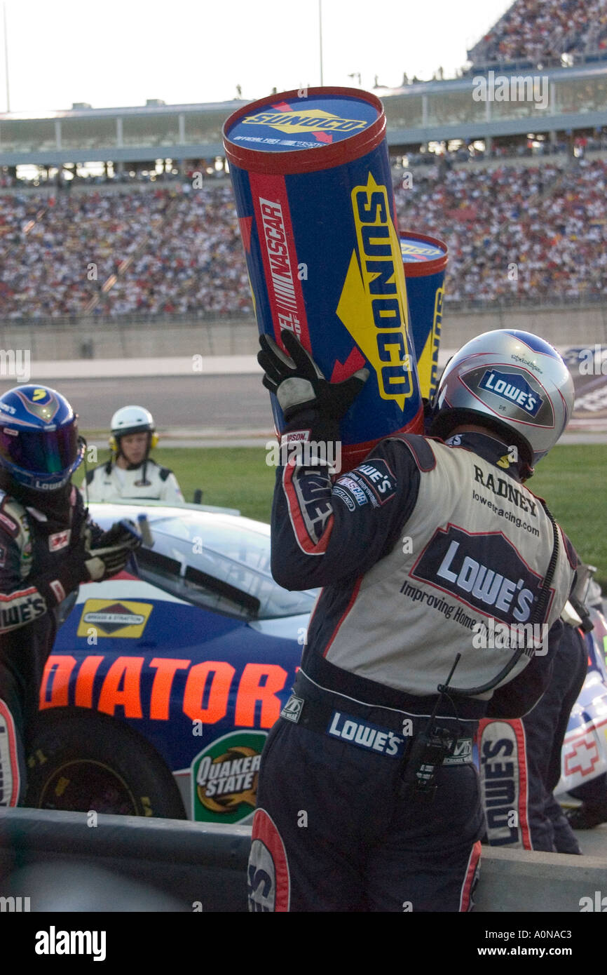 Kyle busch pit stop hi-res stock photography and images - Alamy