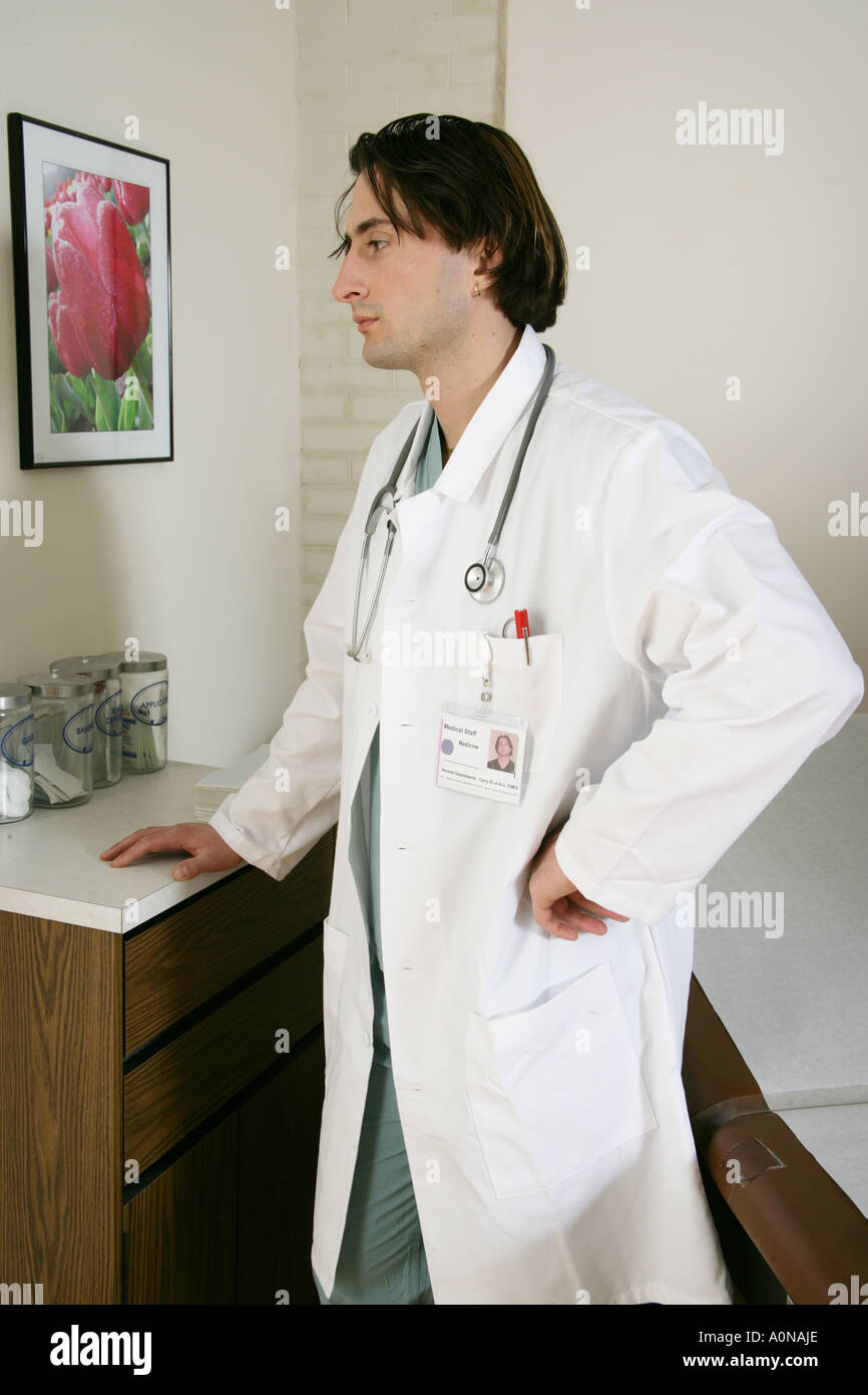 Male therapist standing exam hi-res stock photography and images - Alamy