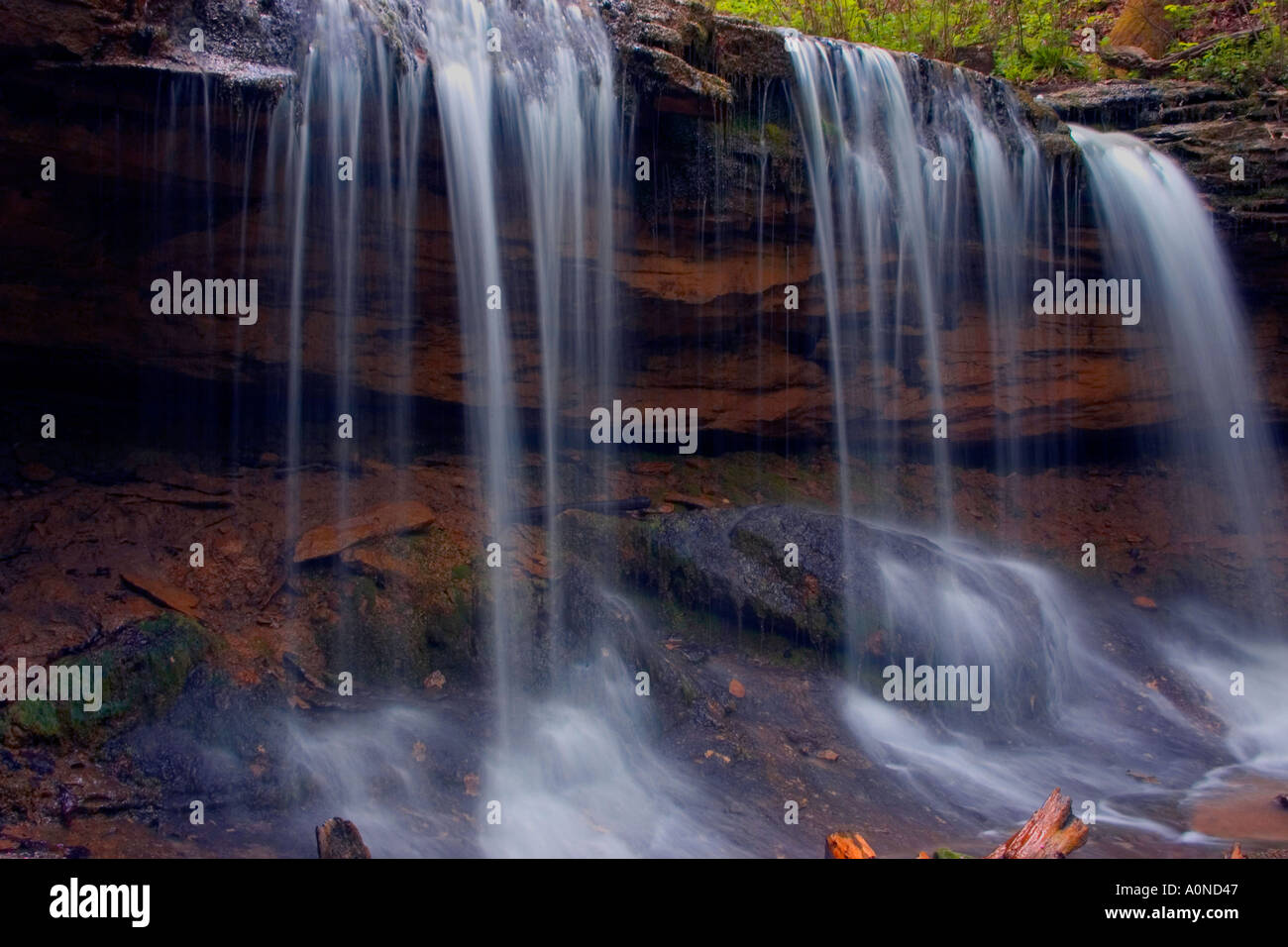 Falls over the rock ledge hi-res stock photography and images - Alamy