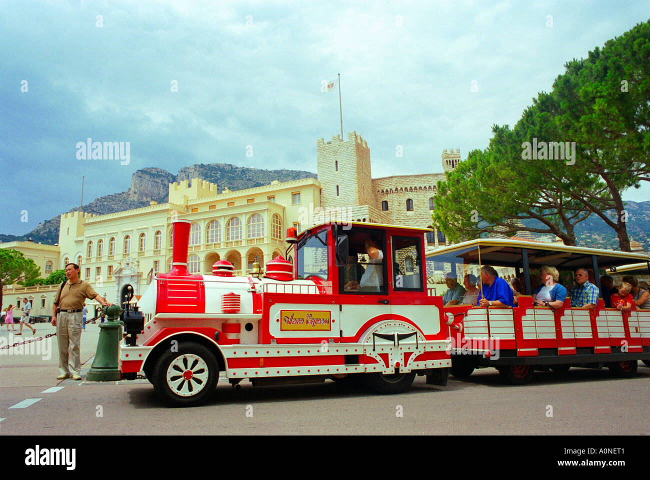 Petite asian woman hi-res stock photography and images - Alamy