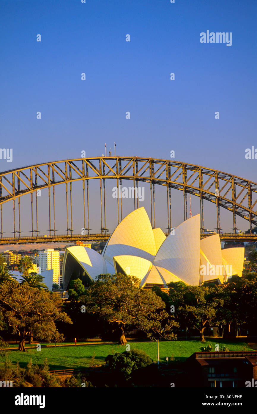 Sydney opera house performance exterior hi-res stock photography and ...