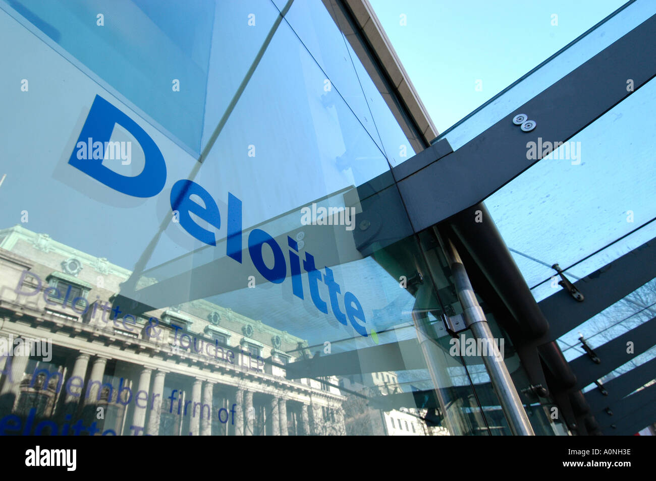 Deloitte hi-res stock photography and images - Alamy