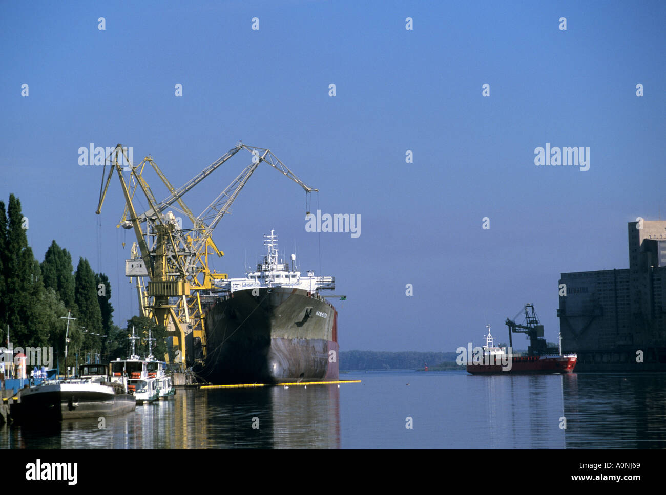Ocean going ship hi-res stock photography and images - Alamy