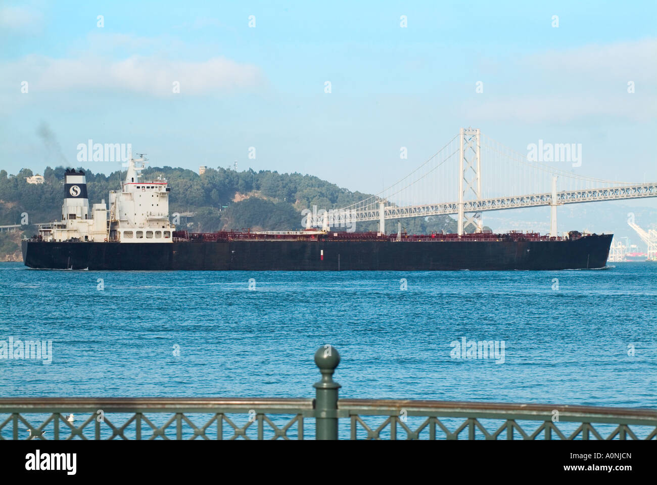 Oil tanker bay bridge hi-res stock photography and images - Alamy