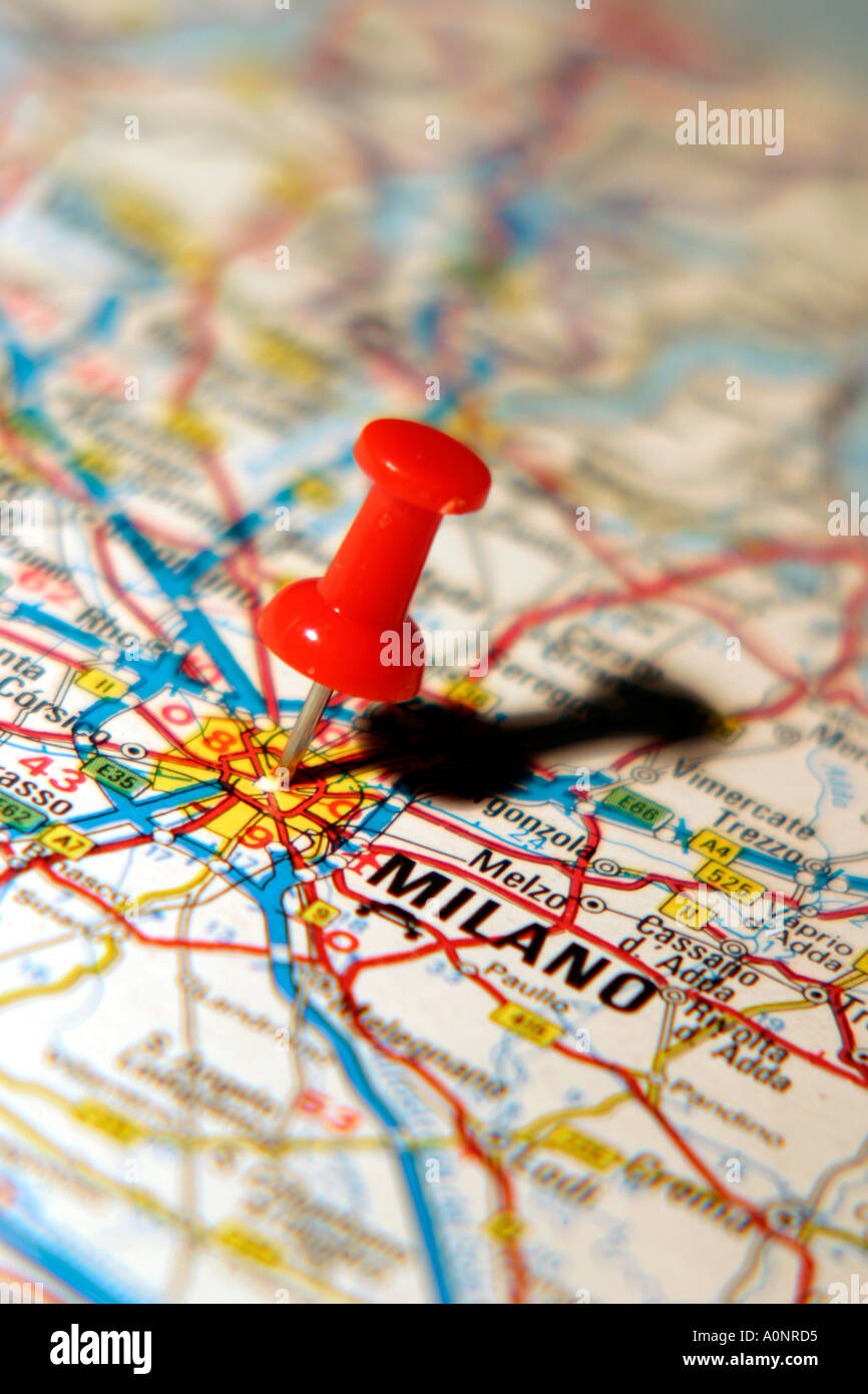 Map pin pointing milan italy hi-res stock photography and images - Alamy
