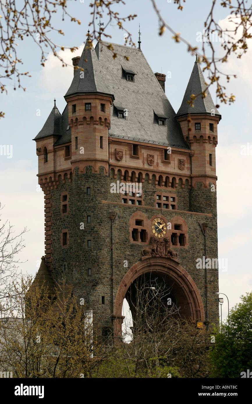 The gatehouse hi-res stock photography and images - Alamy