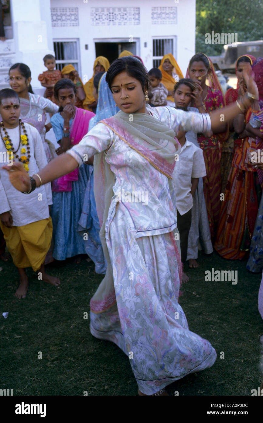 India Pushkar dancing woman Stock Photo - Alamy