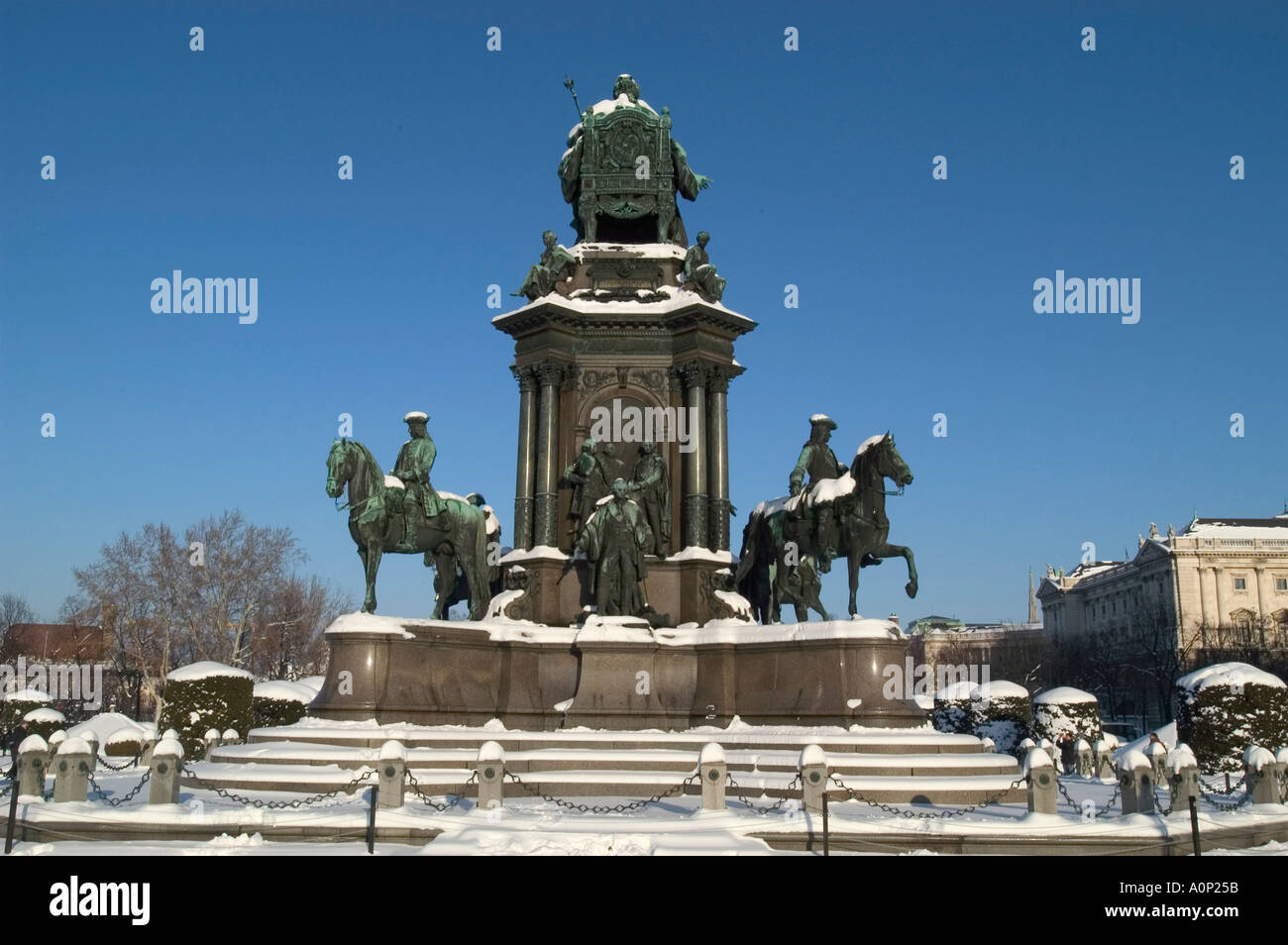 Statue of winter hi-res stock photography and images - Alamy