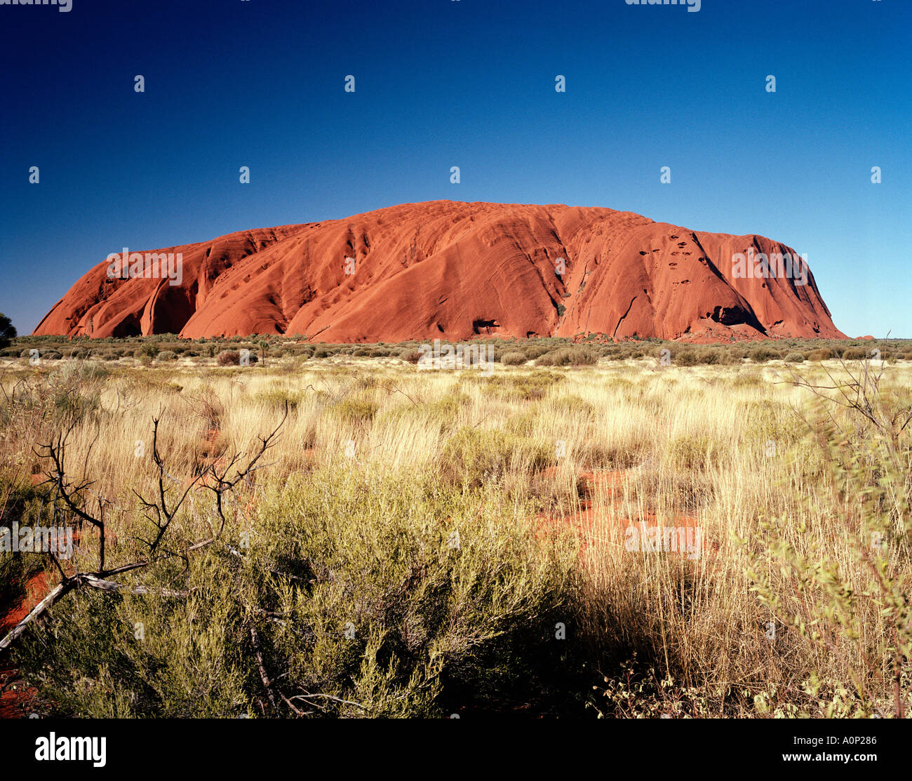 Australia northern territories ayers rock hi-res stock photography and ...