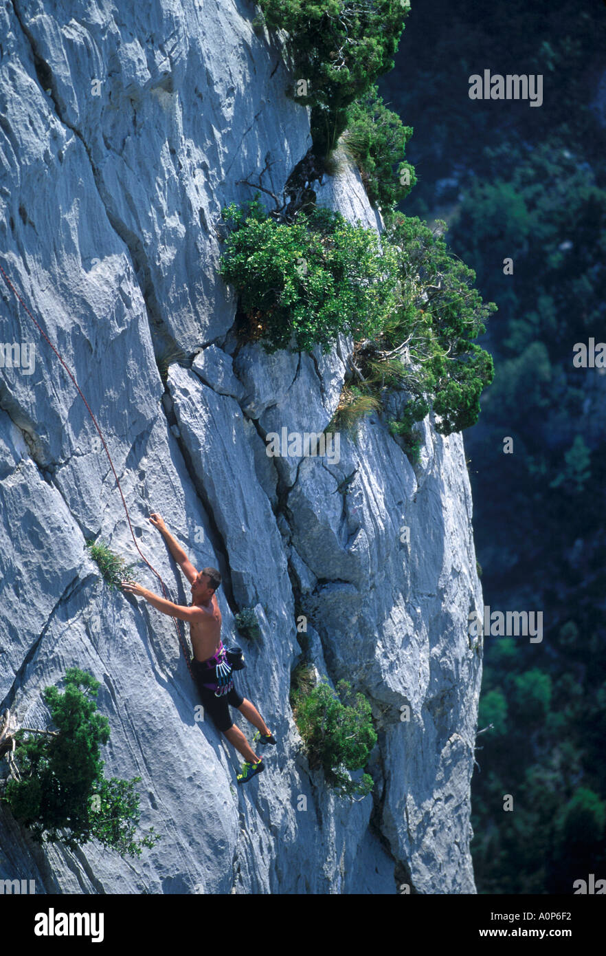 CLIMBING IN GORGES DU VERDON PROVENCE FRANCE Stock Photo - Alamy