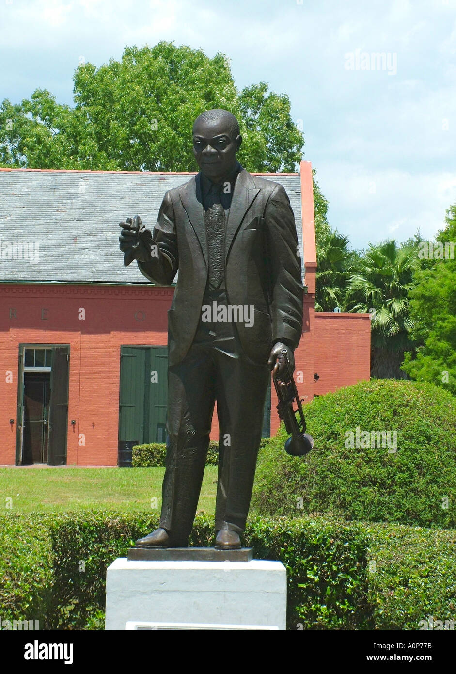 Louis armstrong statue new orleans hi-res stock photography and images ...