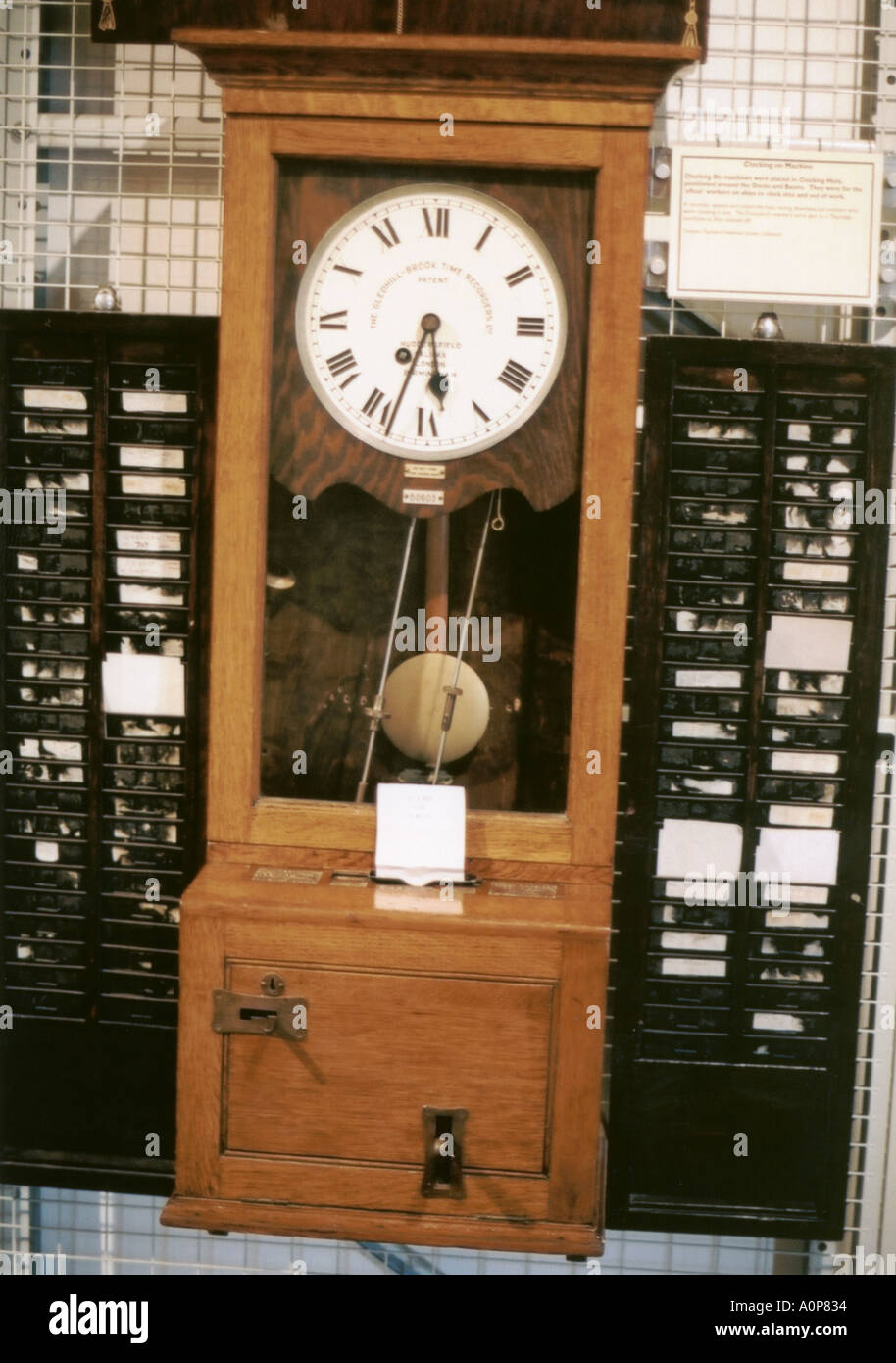 Timeclock hi-res stock photography and images - Alamy