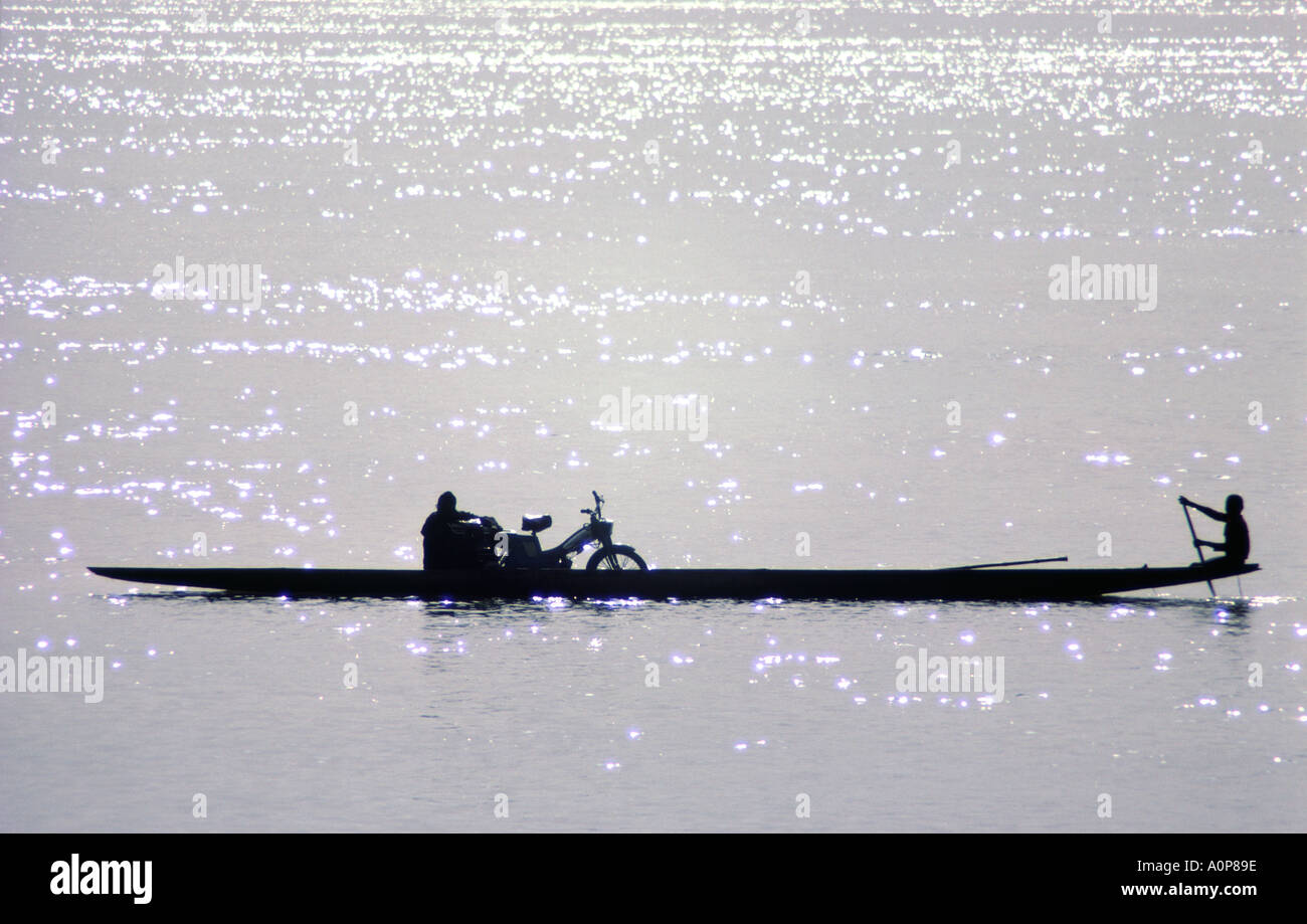 River Niger in Mali, west Africa. Crossing the wide shallow Bend of the ...