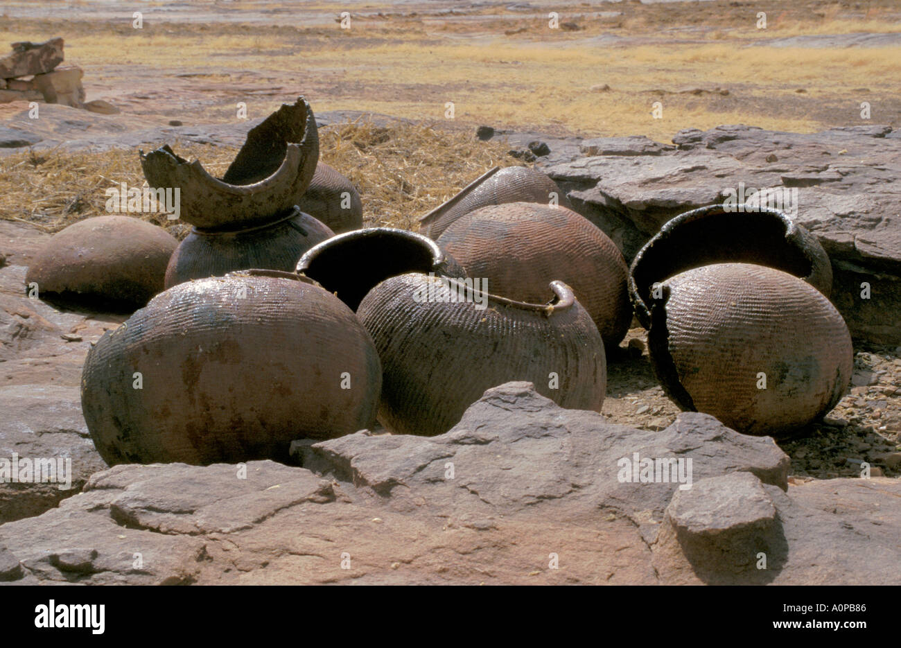 Mali pottery hi-res stock photography and images - Alamy