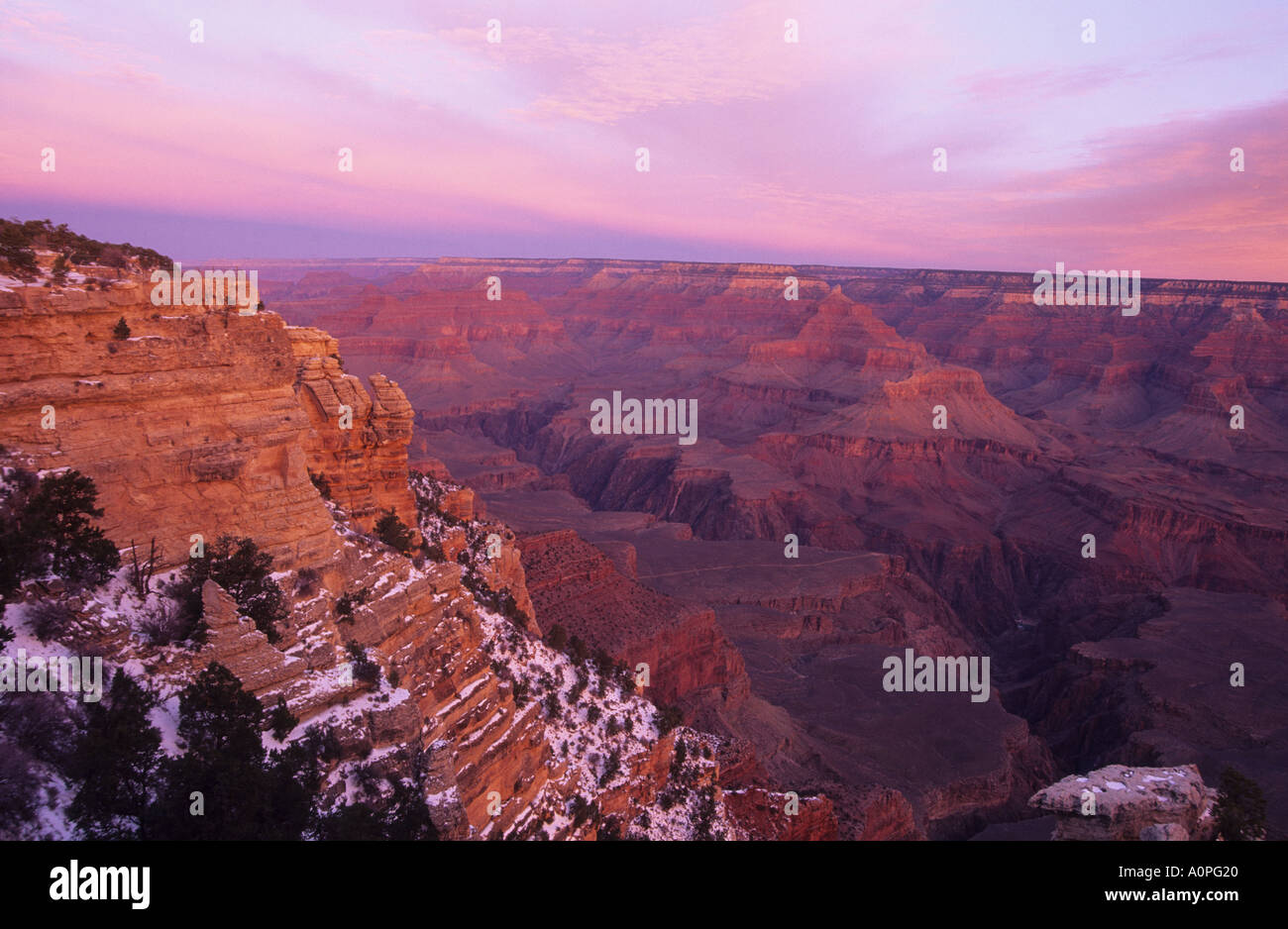 Sunrise colors the Grand Canyon from Mather Point on the South Rim ...