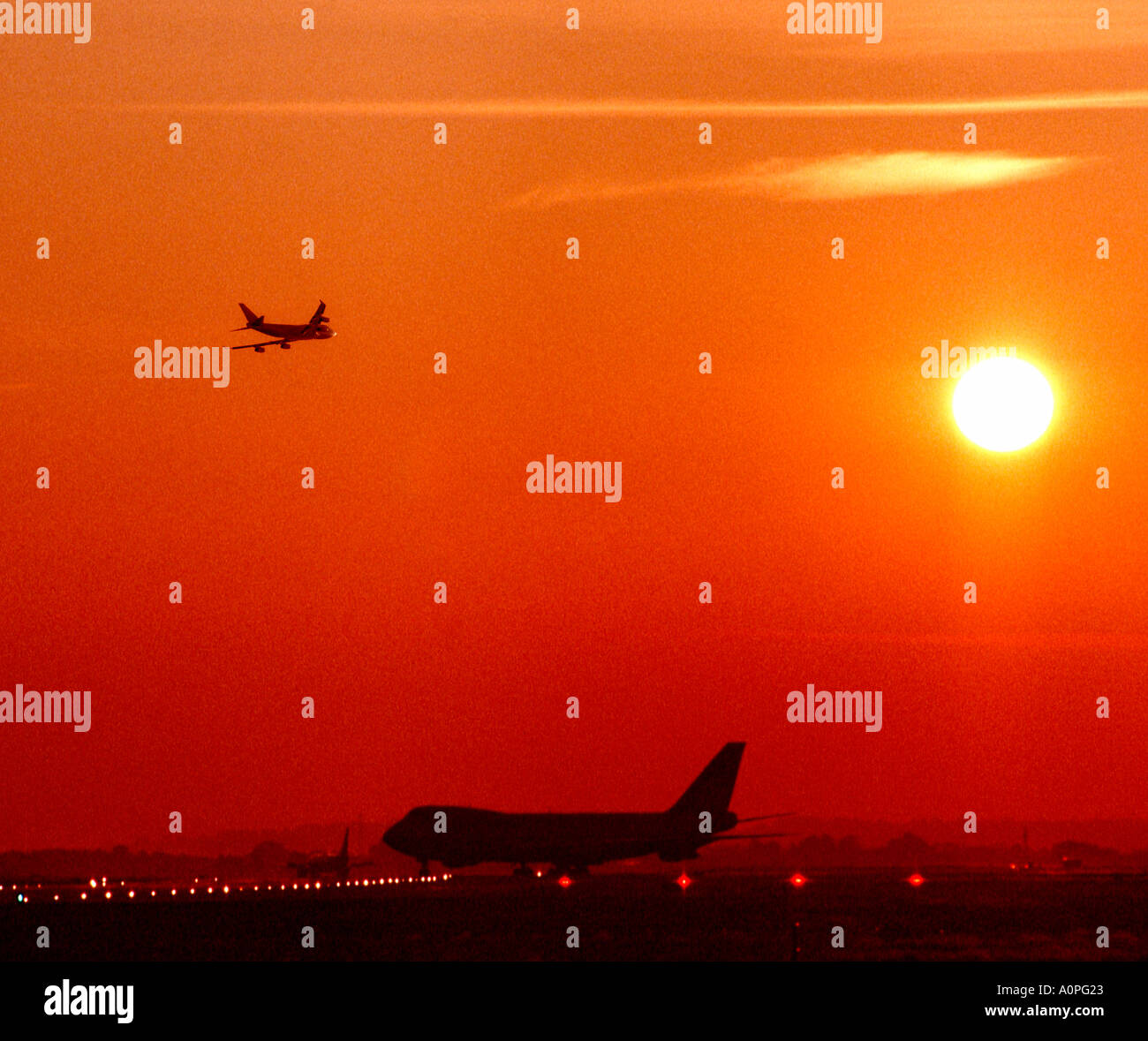 Boeing 747 take off sunset hi-res stock photography and images - Alamy