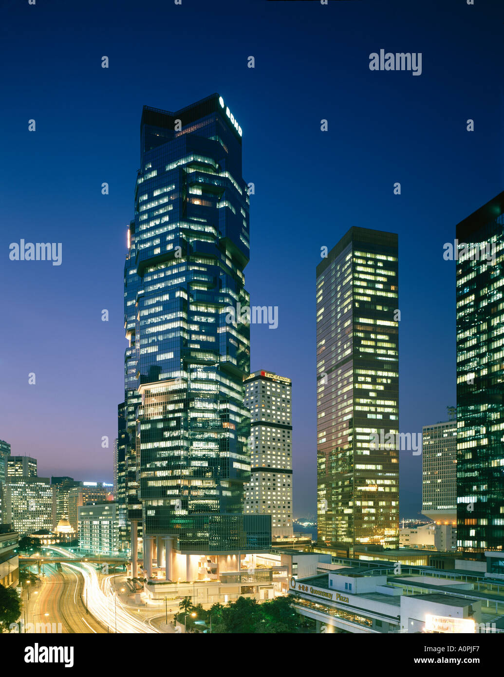 Lippo Centre, previously known as the Bond Centre, Hong Kong, 1986-1988 ...