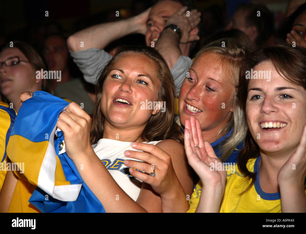 Swedish fans jubilant after last minute 1-0 winner over Paraguay, 2006 ...