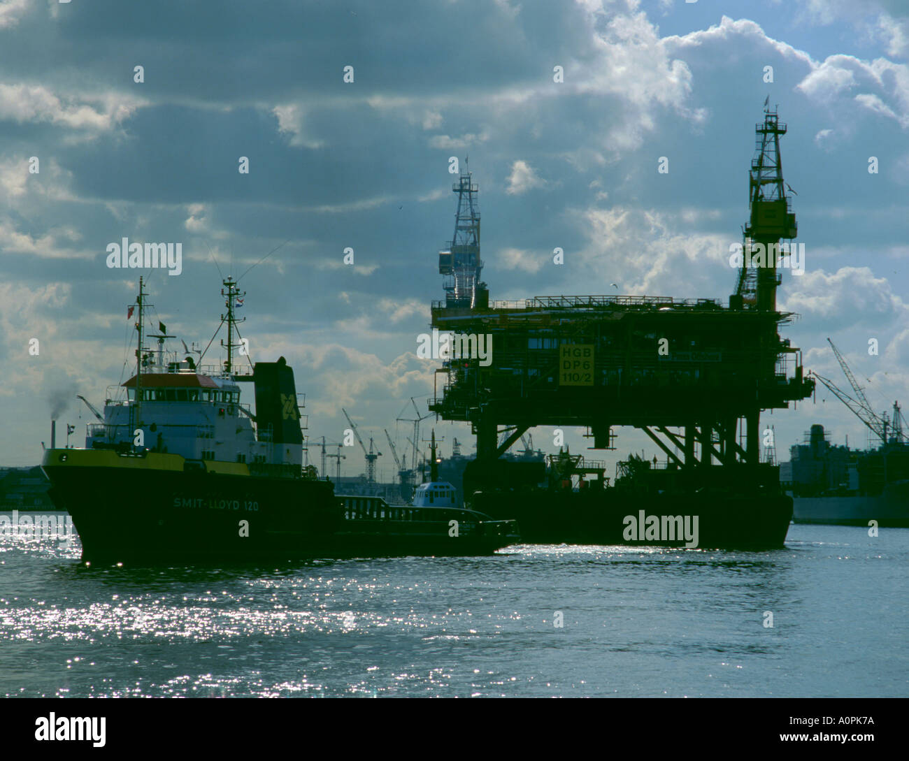 Gas rig deck platform module hi-res stock photography and images - Alamy