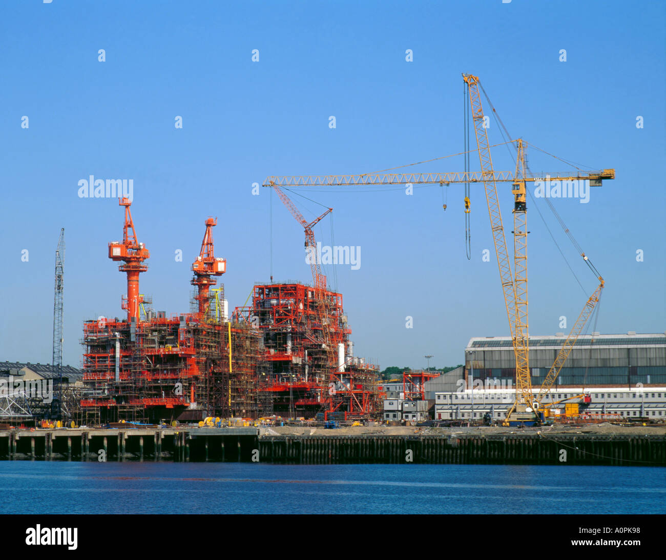 North Sea oil rig construction; module and cranes, Wallsend, River Tyne ...